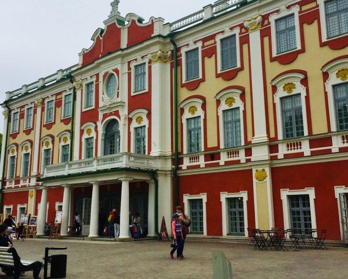 Mooi Tallinn met Middeleeuwse straatjes en trendy binnenstad - Mooie ...