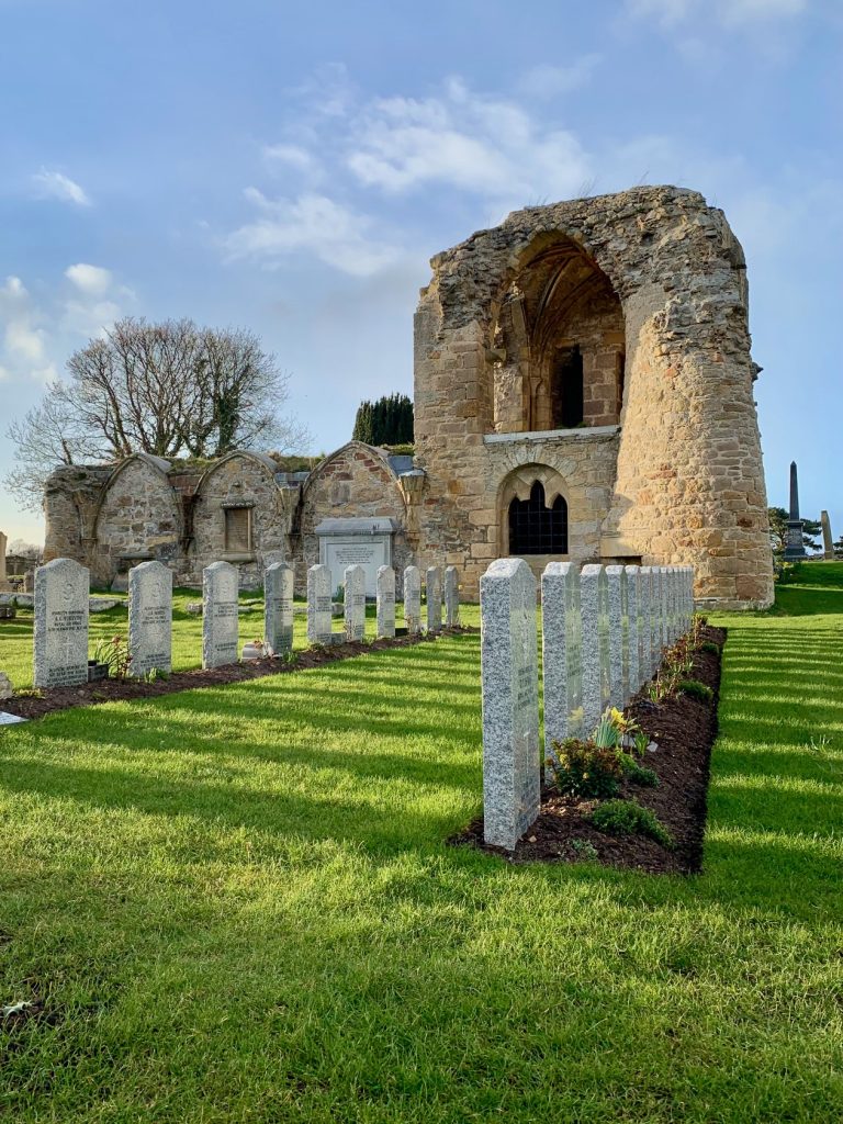 De ruïnes van Kinloss Abbey - Mooie plekken op aarde