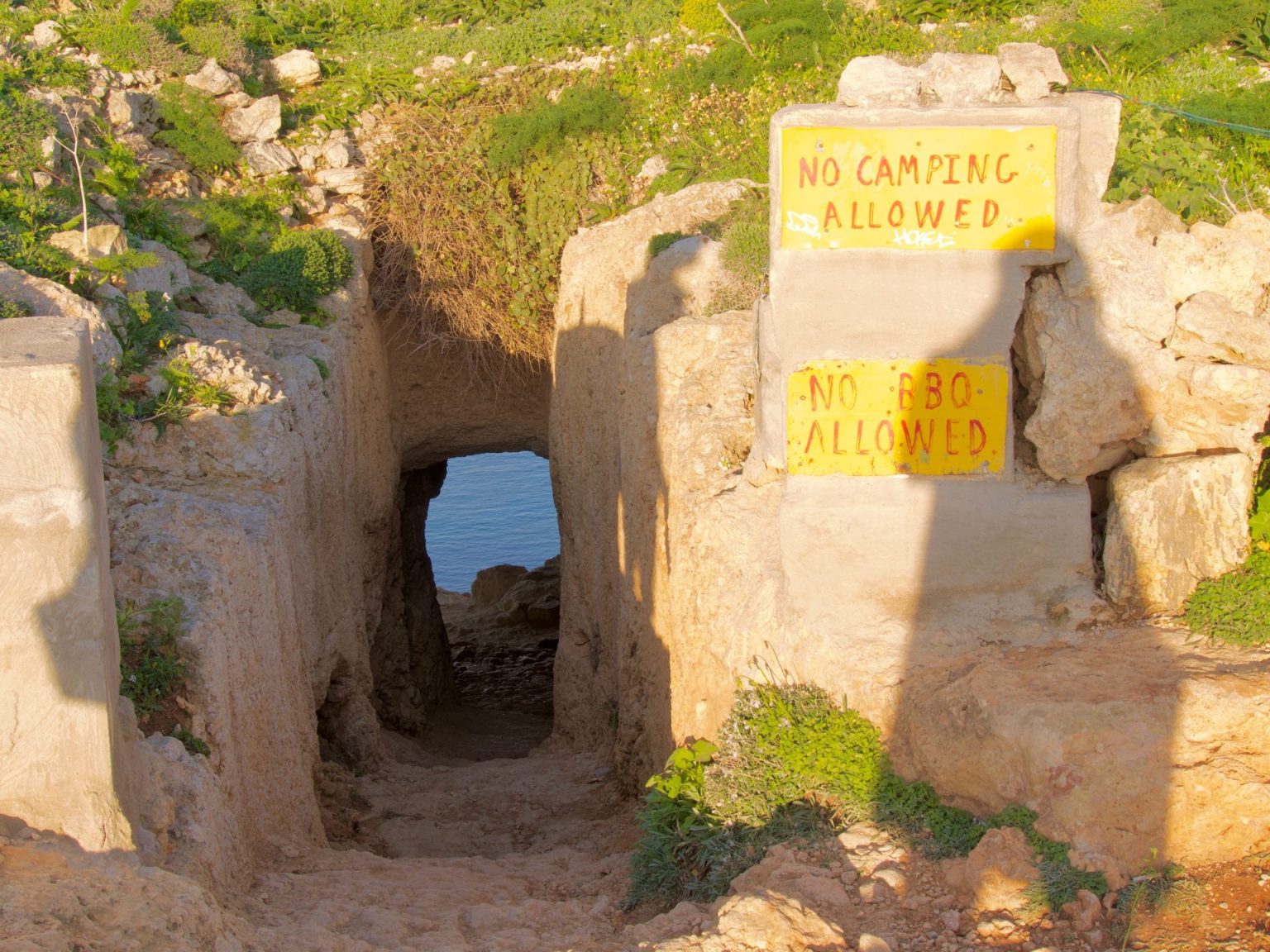 Bezoek de Tal-Mixta Cave met uitzicht op Ramla Bay - Mooie plekken op aarde