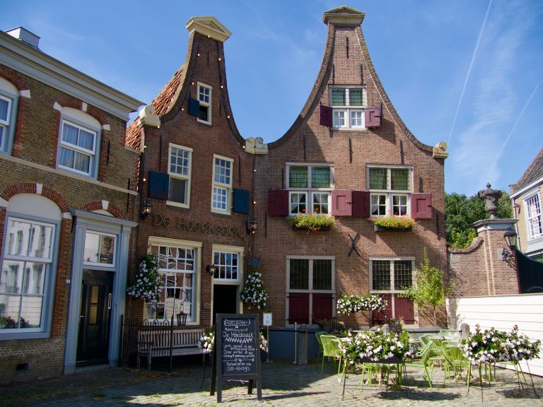 Kasteel Ravensteyn Heenvliet: ruïne en beeldentuin